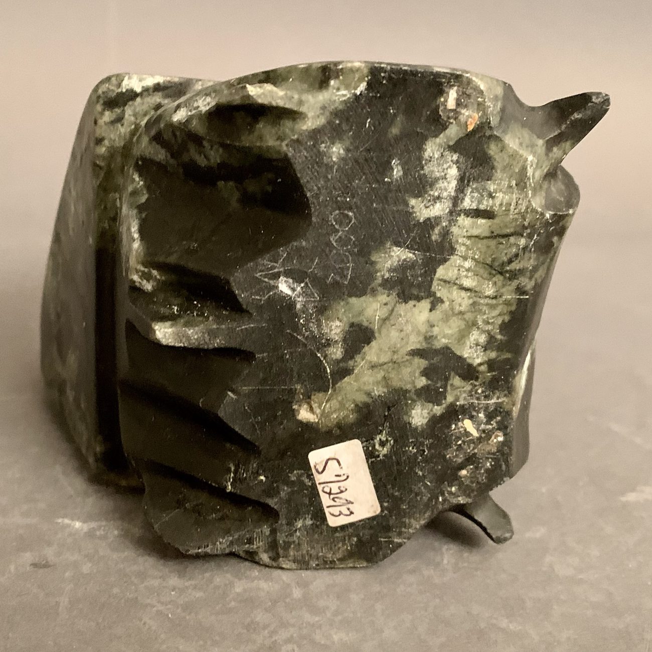 Inuk Building Igloo _ Simon Uttaq - Baffin Inuit Art